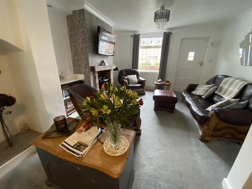 Oulton Road, Stone 2 bed townhouse - £175,000