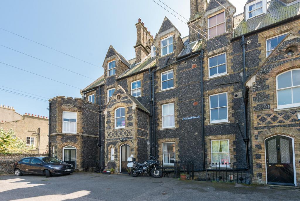 St. Augustines Road, Ramsgate, CT11 2 bed flat - £275,000