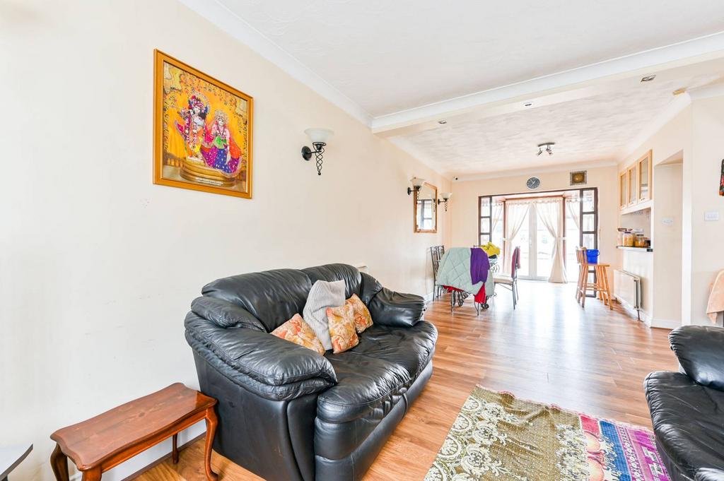 Leamington Crescent, Rayners Lane, Harrow, HA2 3 bed terraced house for ...
