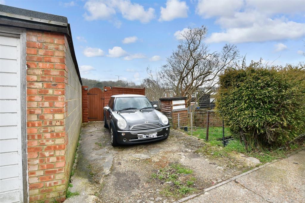 Godstone Road, Whyteleafe, Surrey 2 bed terraced house for sale - £350,000