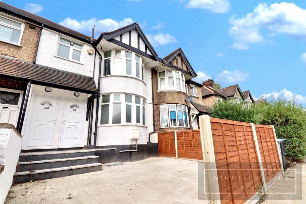 Braemar Avenue, London, NW10 2 bed ground floor flat - £1,550 pcm (£358 pw)