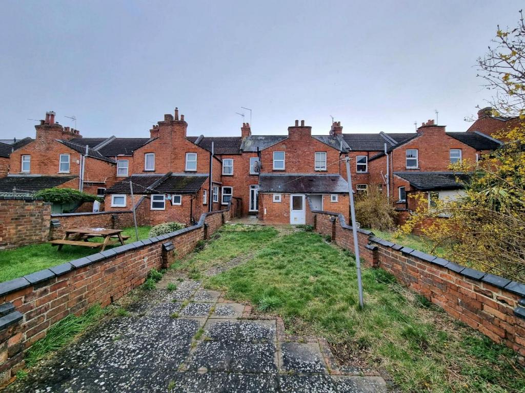 Manfield Road, Abington, Northampton... 2 bed terraced house - £220,000