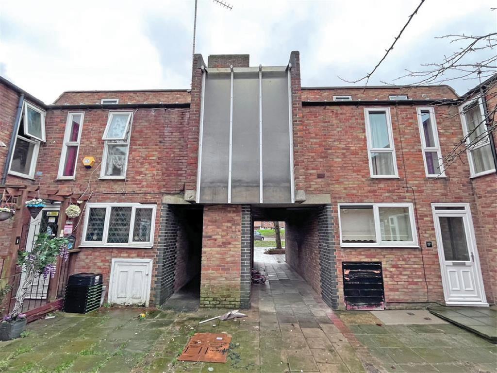 14 Ward Close Basildon Essex 2 Bed Flat 80 000