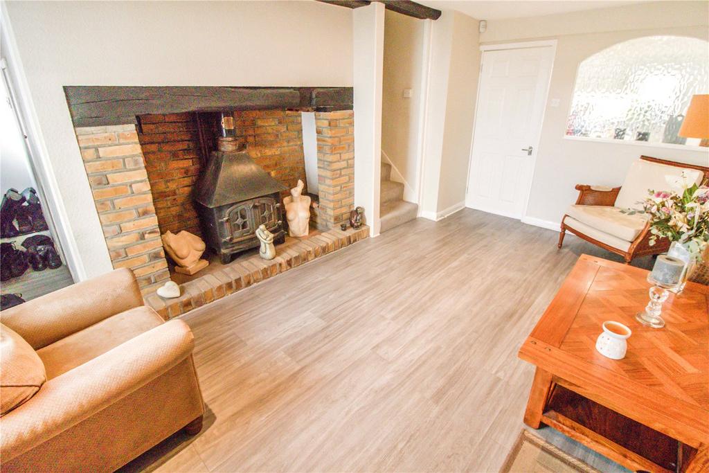 High Street, Epping, Essex, CM16 3 bed semi-detached house - £600,000