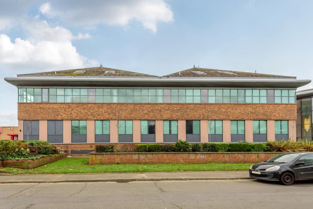 Slough, Berkshire, SL1 Studio - £875 pcm (£202 pw)