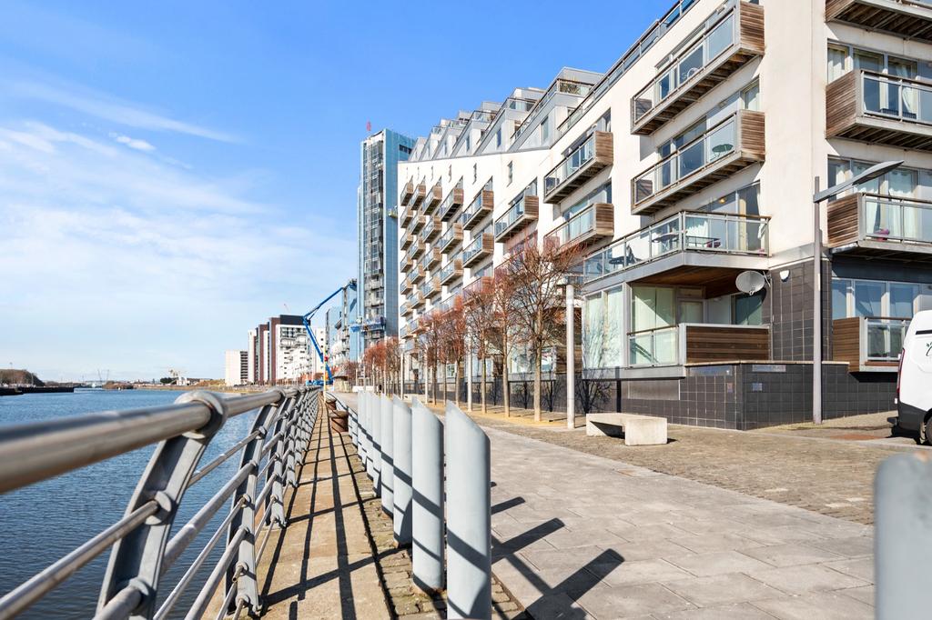 Meadowside Quay Walk, Flat 6/5... 2 bed flat - £175,000