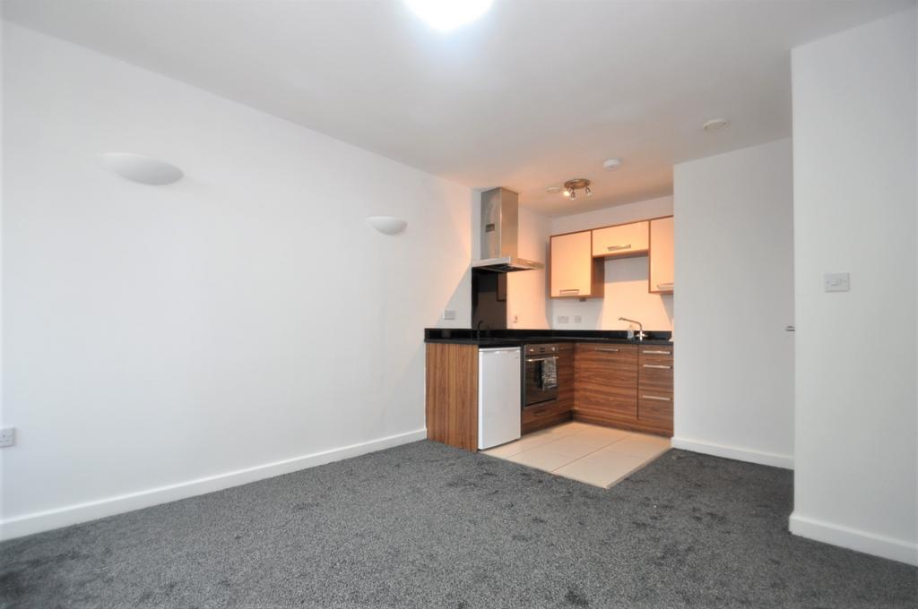 The Gatehaus, Leeds Road, Bradford... 1 bed apartment - £595 pcm (£137 pw)