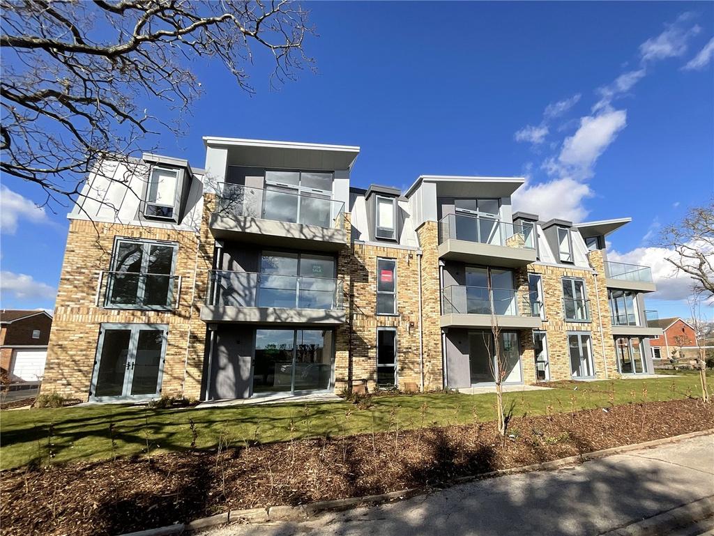 Waterford Road, Highcliffe... 2 bed apartment - £390,000
