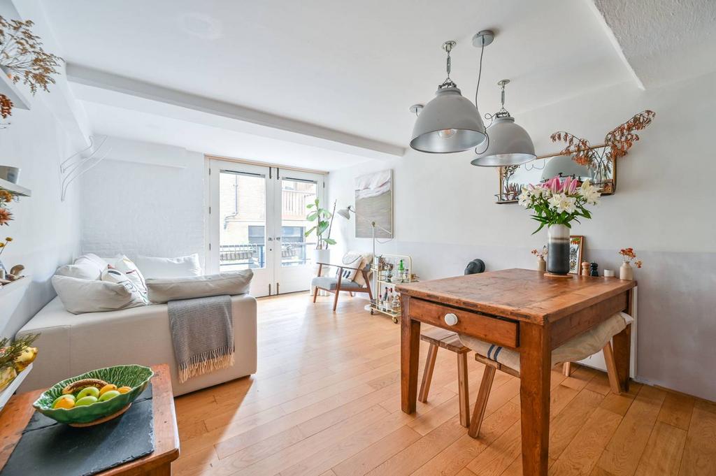 Shad Thames, Shad Thames, London, SE1 1 bed flat - £2,384 pcm (£550 pw)