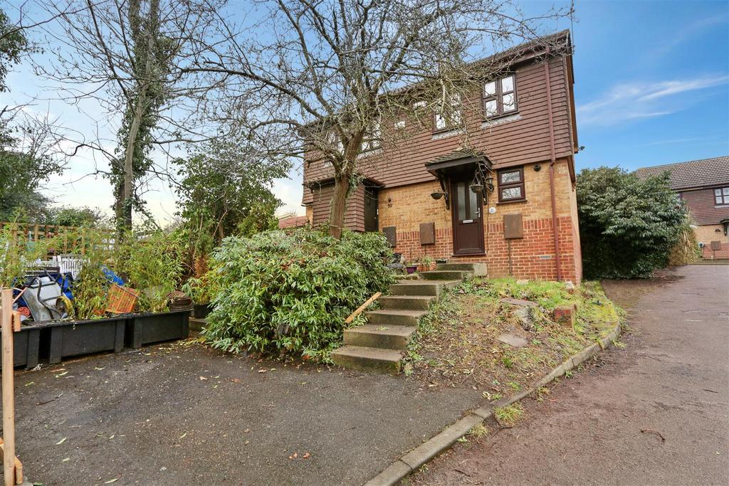 Pembroke Road, Erith 2 bed semi-detached house - £300,000