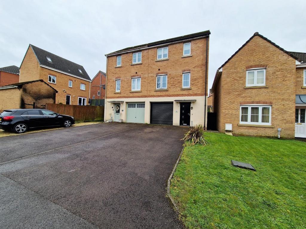 Skylark Road, North Cornelly, Bridgend 3 bed semi-detached house - £215,000