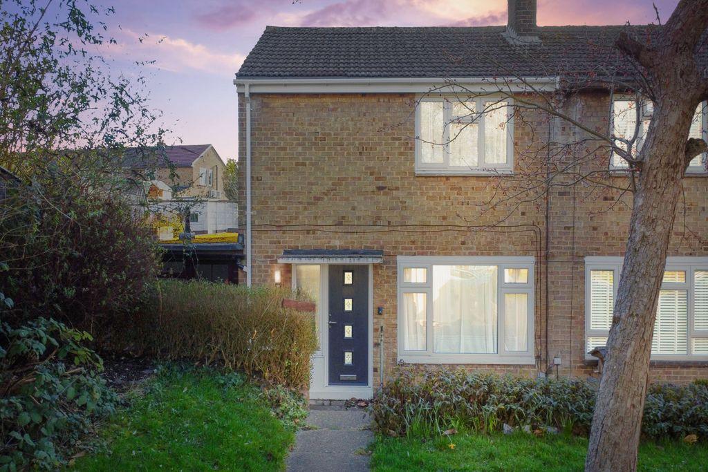 Hillcrest, Hatfield AL10 8HF 2 bed end of terrace house - £375,000