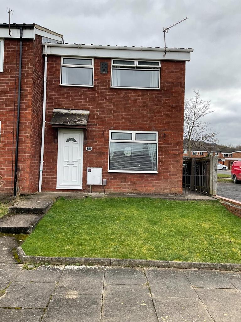 Holmefields Road, Middlesbrough... 3 bed semi-detached house - £85,000