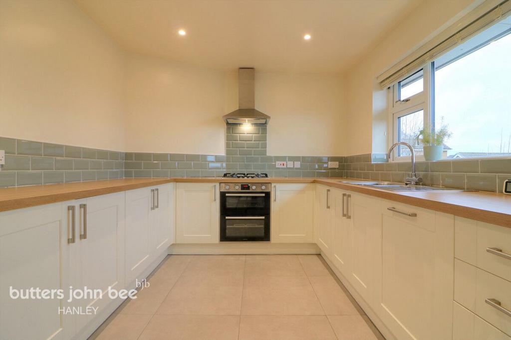 Basnetts Wood, Endon ST9 9DQ 3 bed detached house for sale - £425,000