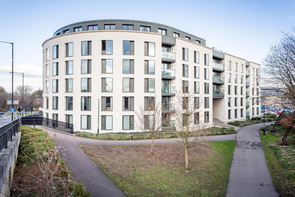 St. James Walk, Cheltenham, GL50 3UB 2 bed apartment - £220,000