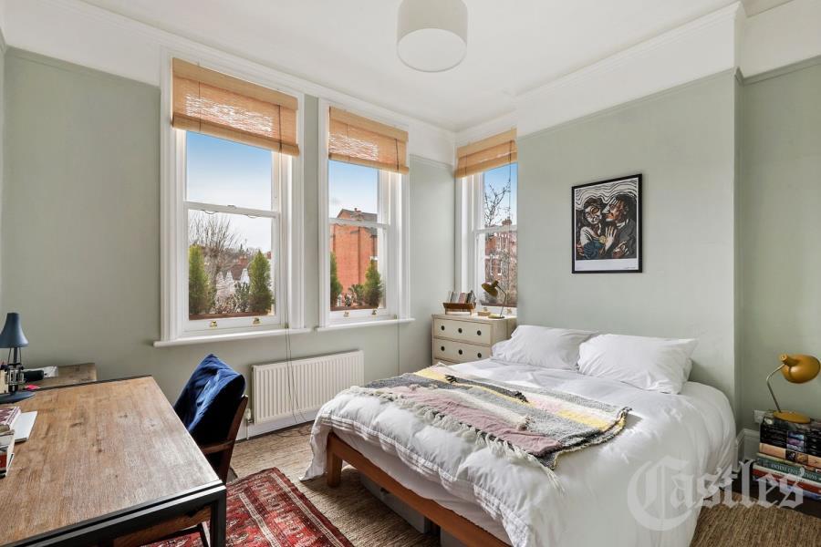 Crouch Hall Road, Crouch End, N8 2 bed flat - £2,700 pcm (£623 pw)