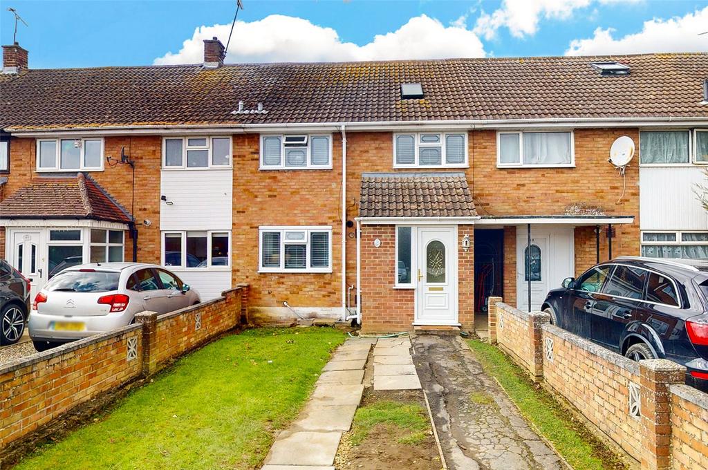Church Road, Basildon, Essex, SS14 3 bed terraced house for sale - £375,000