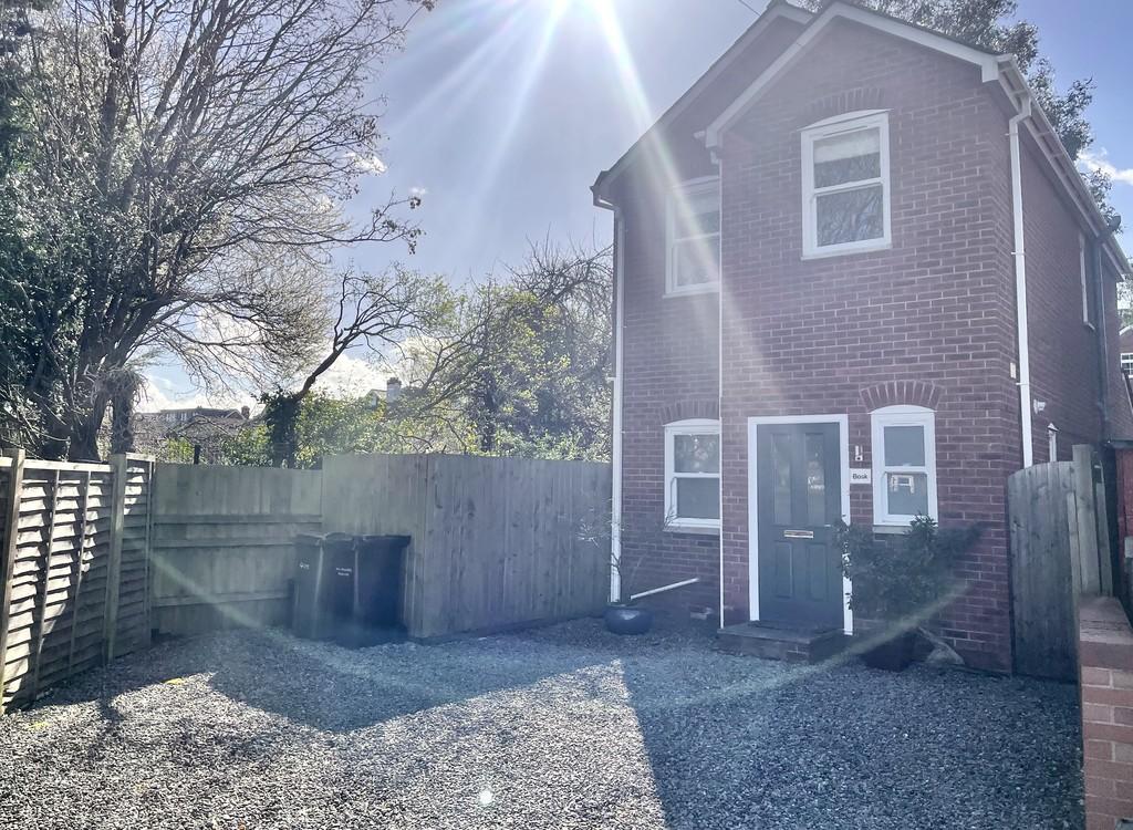 Pretoria Road, Exeter 2 bed detached house - £1,400 pcm (£323 pw)