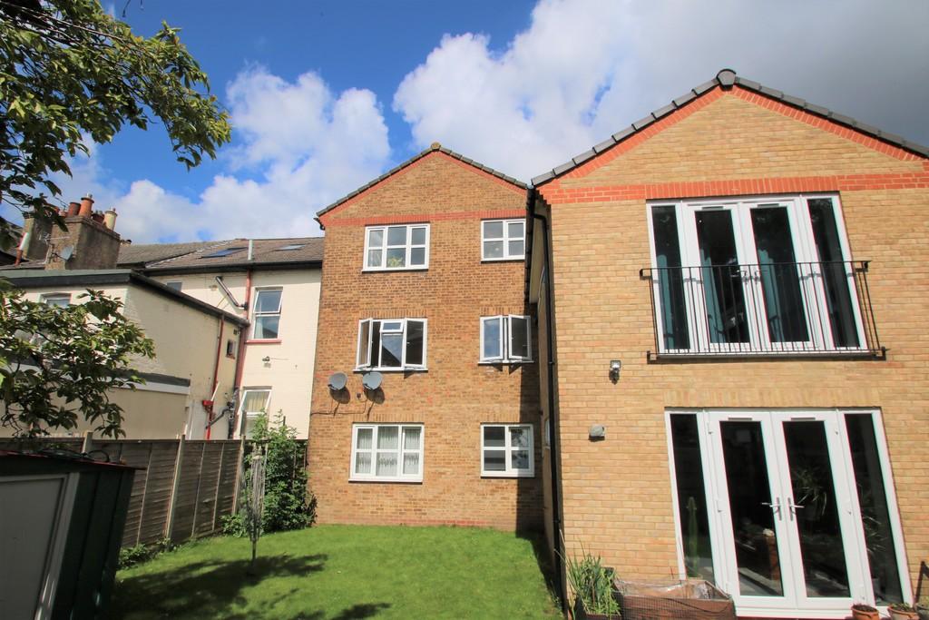 Waddon New Road, Croydon Studio - £205,000