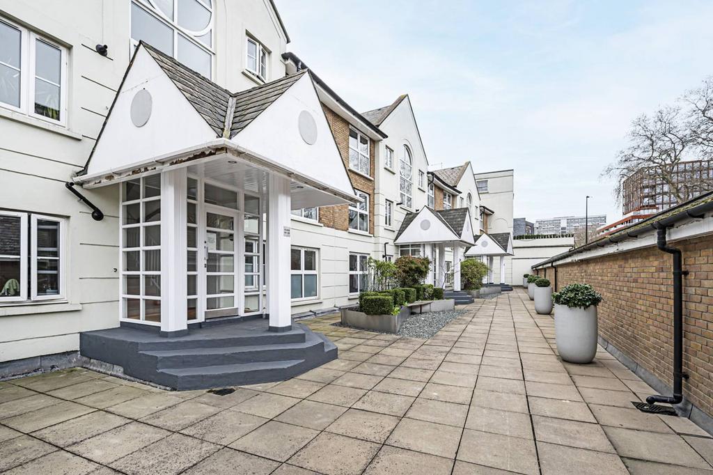 Hackney Road, Shoreditch, London, E2 2 bed flat - £2,300 pcm (£531 pw)