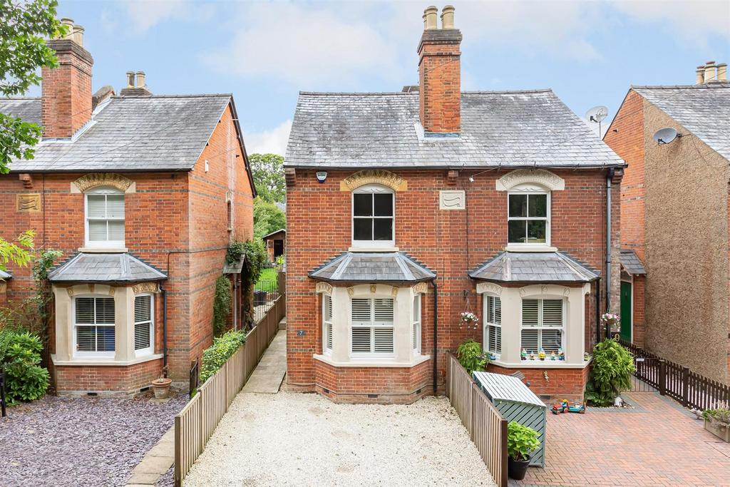 Whitmore Lane, Ascot 3 bed house - £750,000