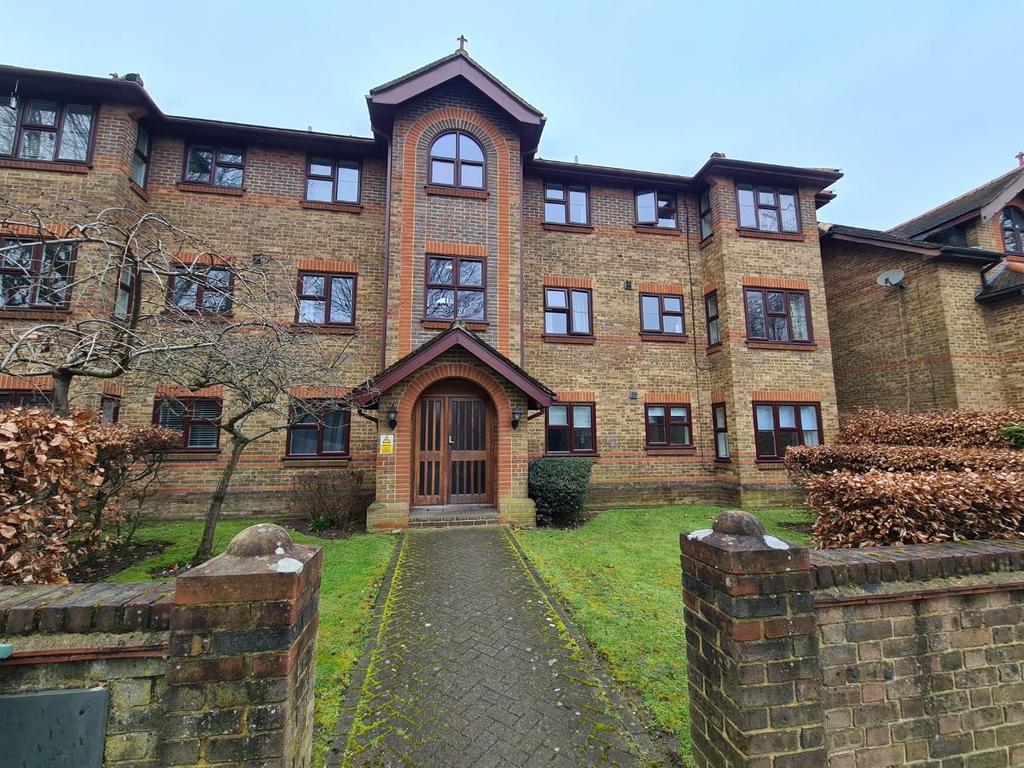 Overton Road, South Sutton, Surrey... 1 bed flat - £1,200 pcm (£277 pw)