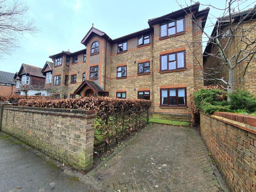 Overton Road, South Sutton, Surrey... 1 bed flat - £1,200 pcm (£277 pw)