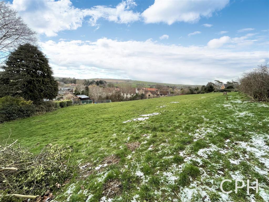 Dale Close/Dale Avenue, Burniston... House - £30,000