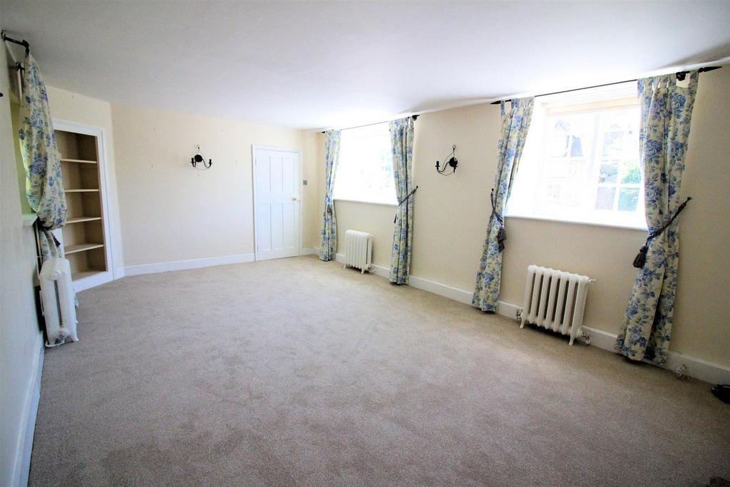Oving Road, Whitchurch 3 bed semi-detached house - £1,400 pcm (£323 pw)