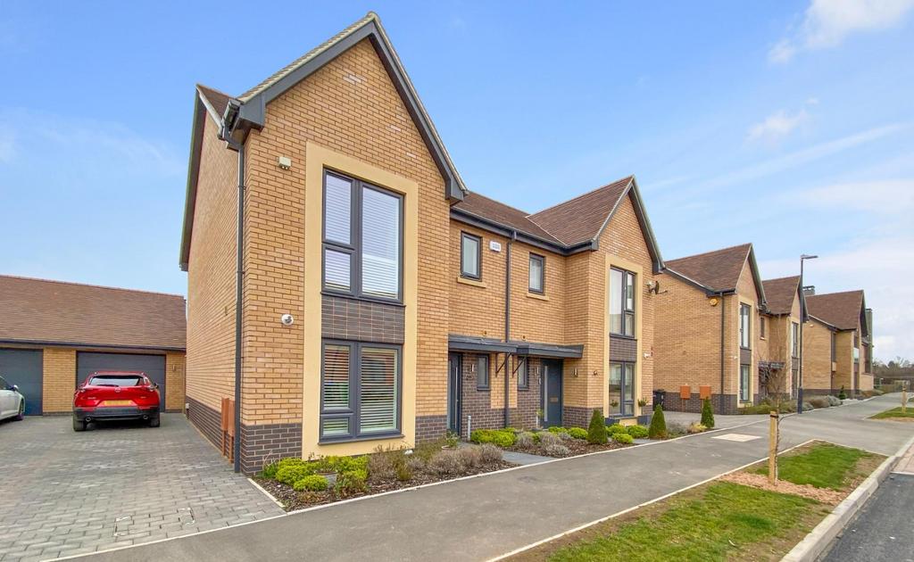 Moles End, Stratford upon Avon 3 bed semi-detached house - £489,950