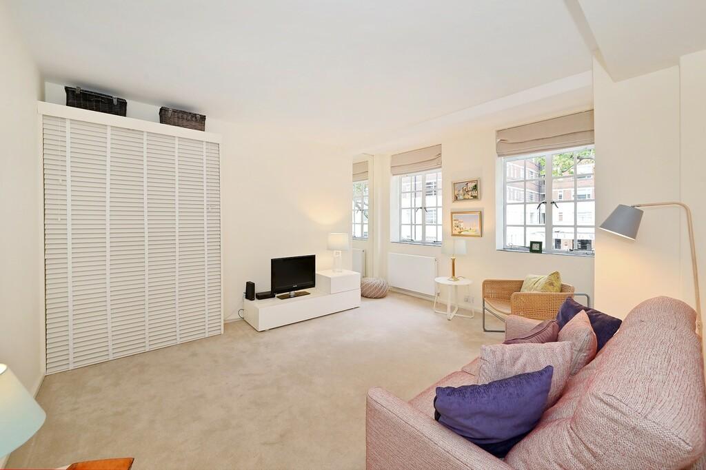 Whiteheads Grove, Chelsea, SW3 Studio to rent - £2,167 pcm (£500 pw)