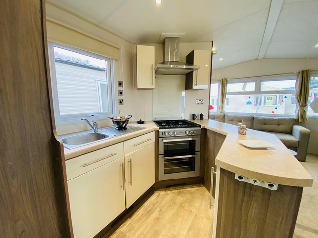 Hedley Wood Holiday Park 2 bed static caravan - £49,995