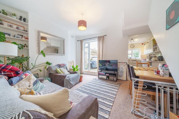 Palmerston Road London SW19 1 bed apartment - £1,500 pcm (£346 pw)