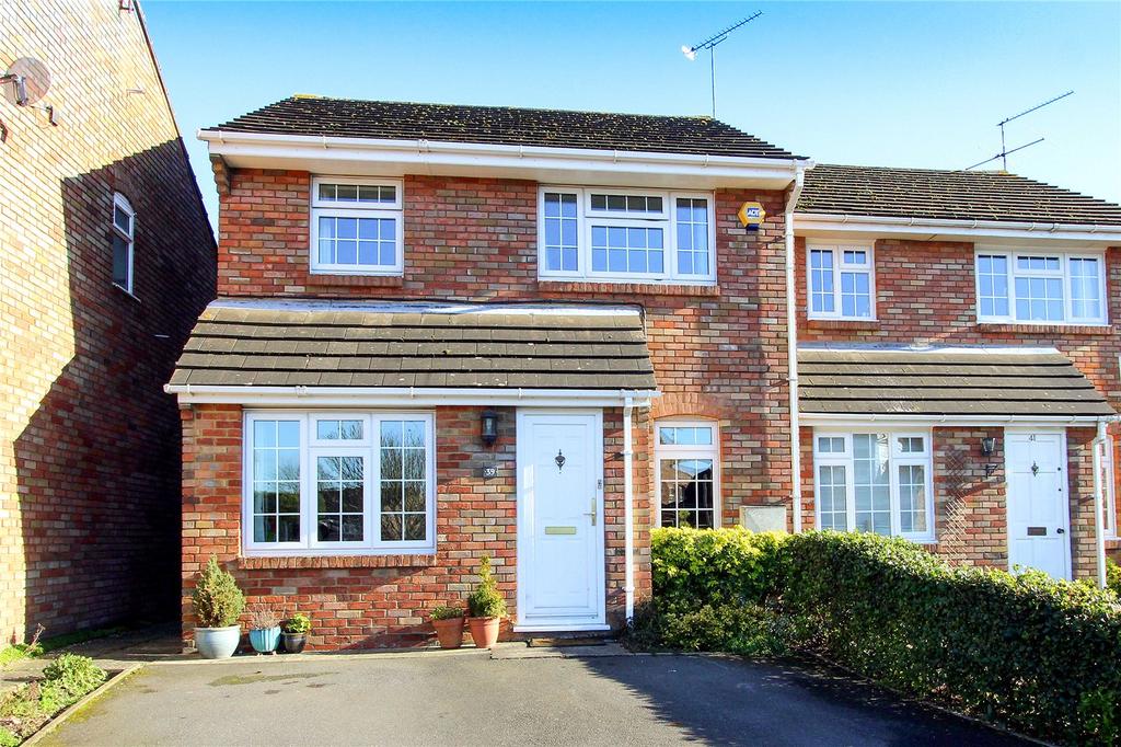 Hunters Close, Tring, Hertfordshire... 3 bed semi-detached house - £495,000