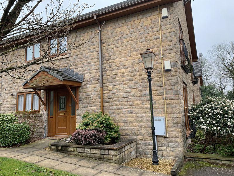 Falinge Manor Mews, Falinge Road, ROCHDALE 2 bed flat - £775 pcm (£179 pw)