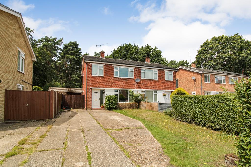 Henley Close, Farnborough, GU14 3 bed semi-detached house - £425,000