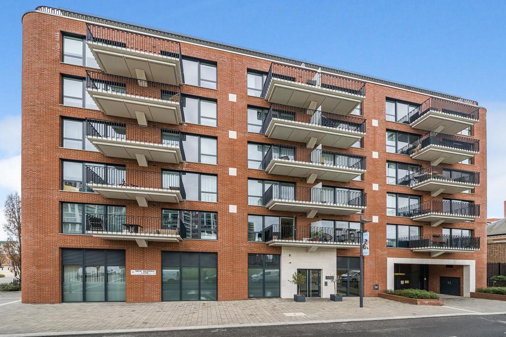 New Warren Lane, Woolwich 3 bed flat - £650,000