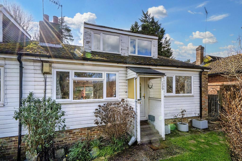 Boundary Road, Loudwater, HP10 3 bed chalet - £400,000