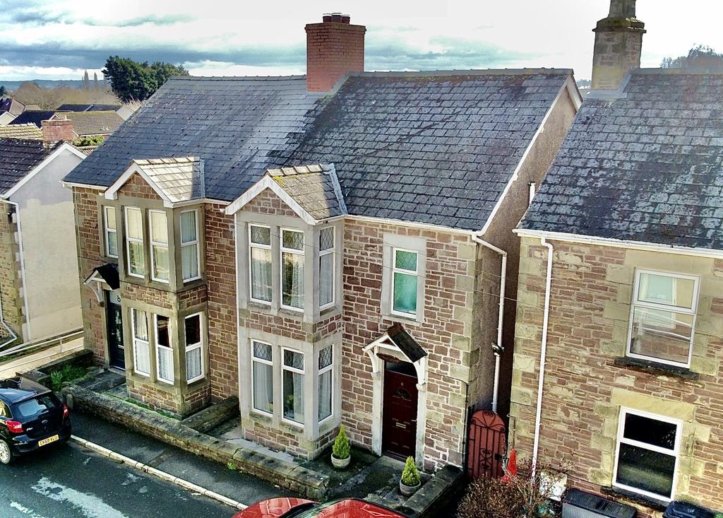 OXFORD STREET, LYDNEY... 3 bed semi-detached house - £245,000