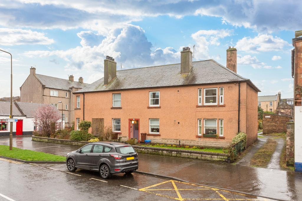 114D New Street, Musselburgh, EH21 6LQ 2 bed flat - £160,000