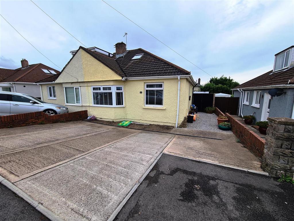 Tennyson Drive, Bridgend, CF31 4PU 3 bed semi-detached bungalow - £215,000
