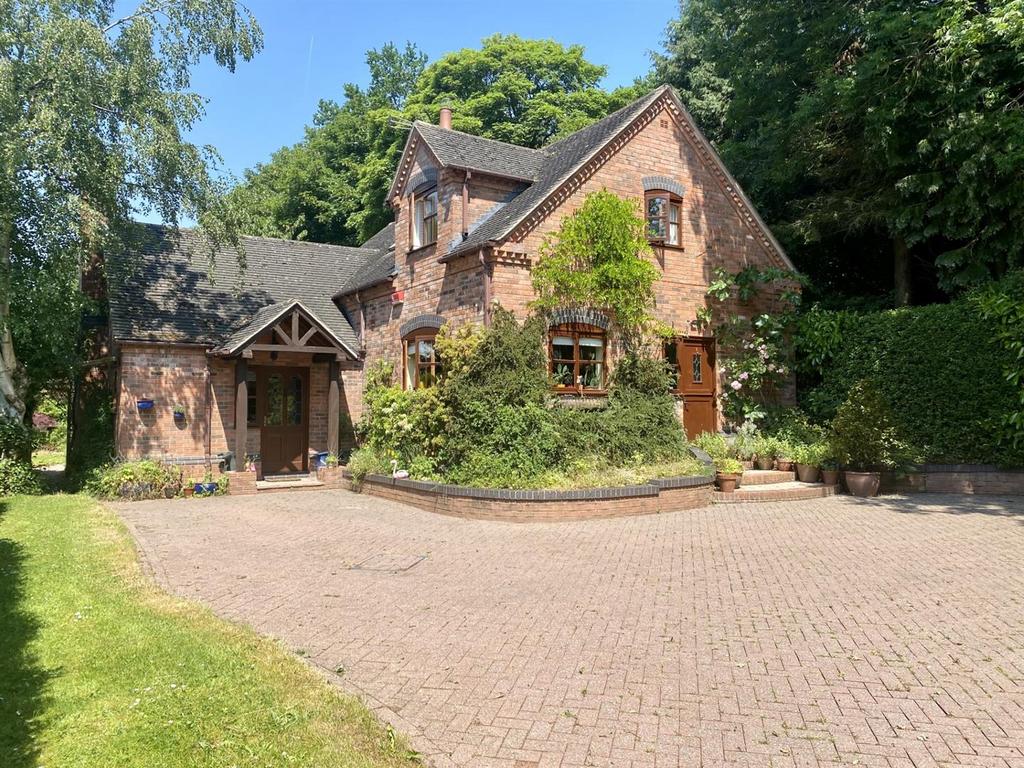 Old Road, Oulton Heath, Stone 4 bed detached house for sale - £655,000