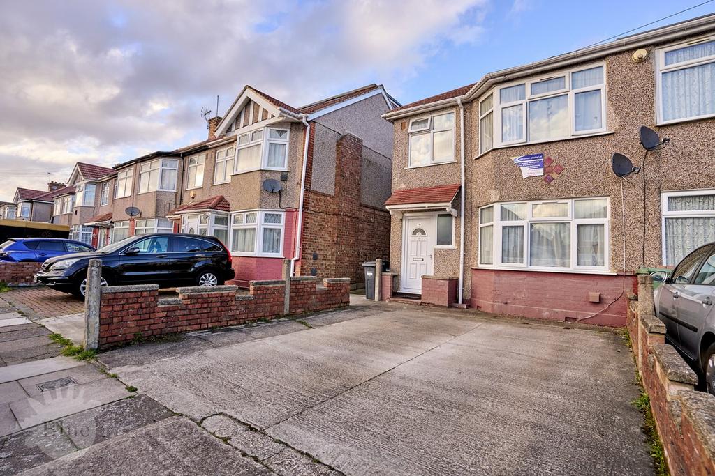 Francis Road, Hounslow, TW4 3 bed end of terrace house - £575,000