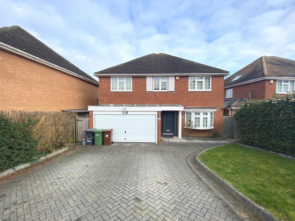 Nicholas Road, Elstree 5 bed detached house - £3,800 pcm (£877 pw)