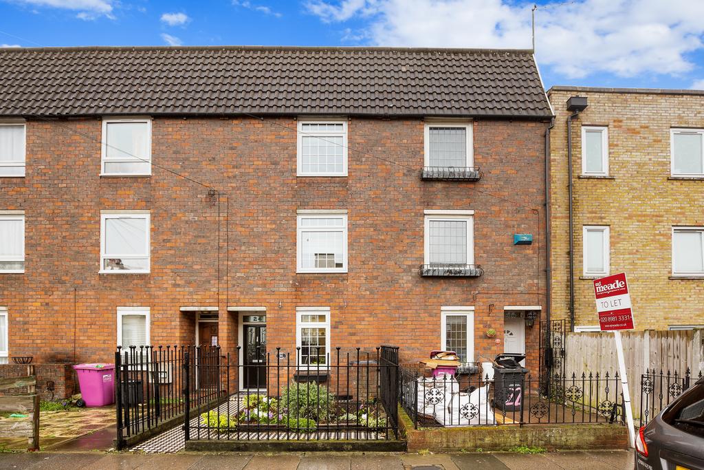 Eric Street, Mile End, E3 4 bed house - £3,800 pcm (£877 pw)
