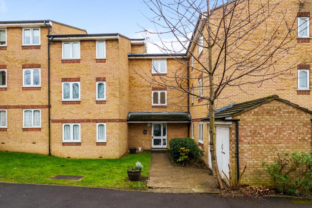 Chiswell Court, Sandown Road, Watford... 1 bed flat - £235,000