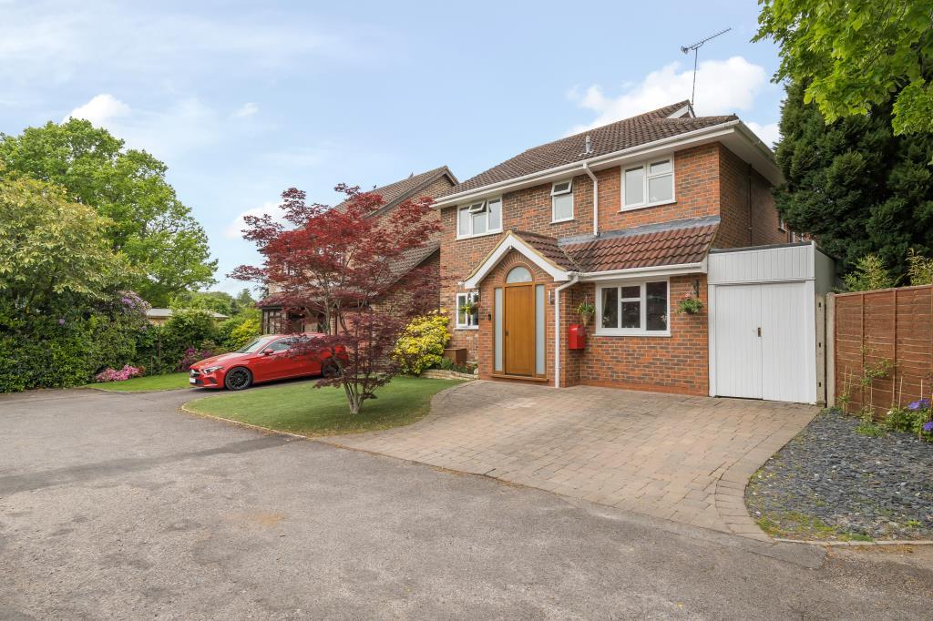Windlesham, Surrey, GU20 4 bed detached house - £750,000