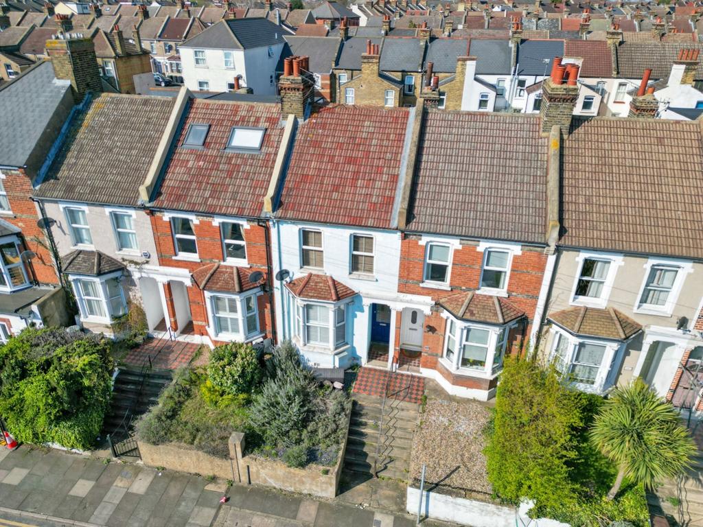 Old Road West, Gravesend, Kent, DA11 3 bed terraced house - £350,000