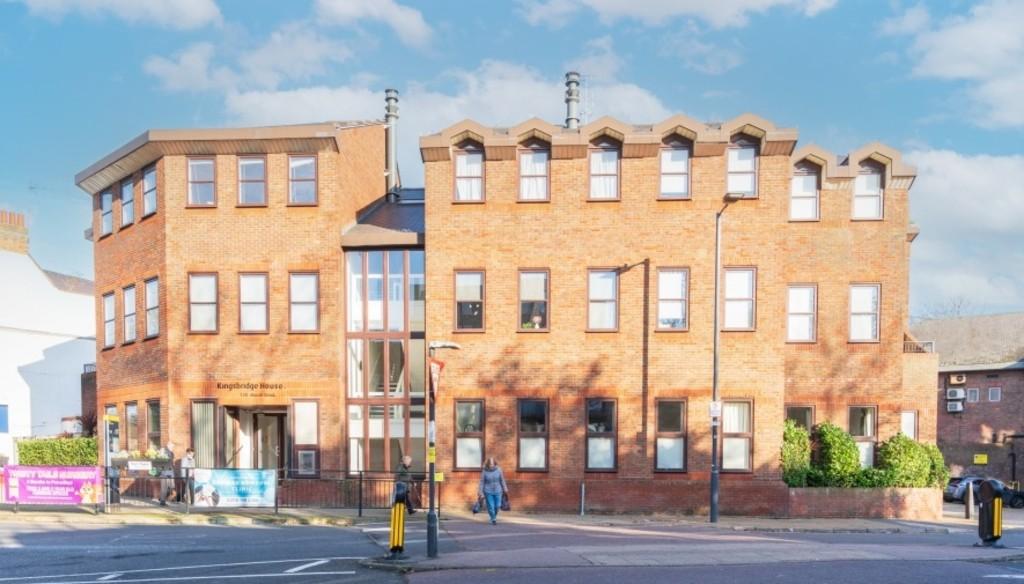 Kingsbridge House, Marsh Road, Pinner 2 bed apartment - £1,850 pcm (£ ...
