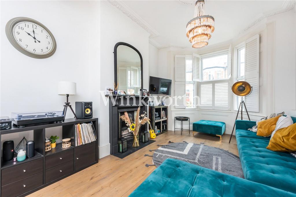 La Rose Lane, London, N15 3 bed terraced house - £2,700 pcm (£623 pw)